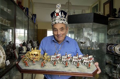 FRED CARPENTER'S EXTENSIVE COLLECTION OF ROYAL MEMORABILIA WORTH OVER £ ...