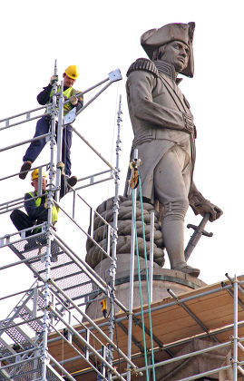 Scaffolders Erecting Scaffolding Around Nelsons Column Editorial Stock ...