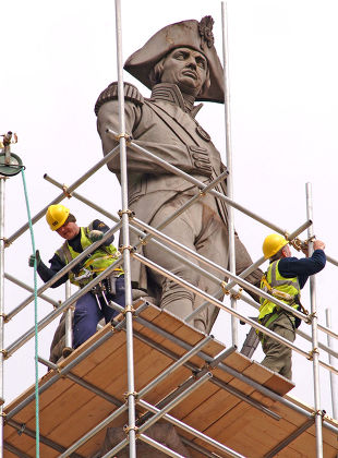 Scaffolders Erecting Scaffolding Around Nelsons Column Editorial Stock ...