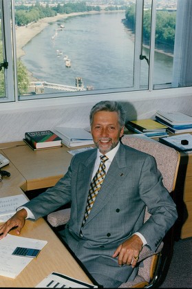 Peter Bonfield Chairman Chief Executive Icl Editorial Stock Photo ...