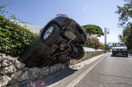 250 Crash through wall Stock Pictures, Editorial Images and Stock ...
