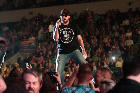 __COUNT__ Tyler Farr in concert 'Life Amplified' World Tour, Cedar Park ...
