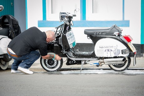 __COUNT__ imágenes de Millport Scooter Rally, Cumbrae, Scotland, UK ...