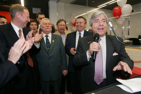 __COUNT__ imágenes de HSBC BANK OPENING IN THE 'POLISH DISTRICT' OF ...