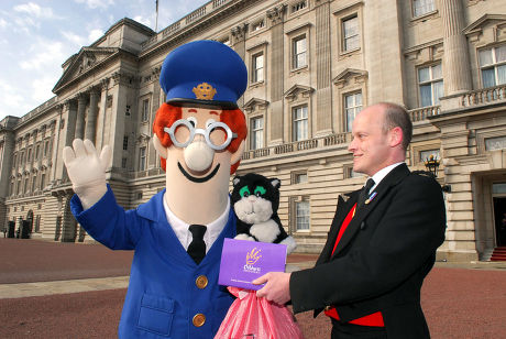 Royal Mail Postman Pat Setting Off - Foto de stock de contenido ...