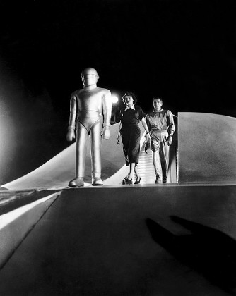 2 Robot spaceship gort klaatu scene still robert wise Stock Pictures ...