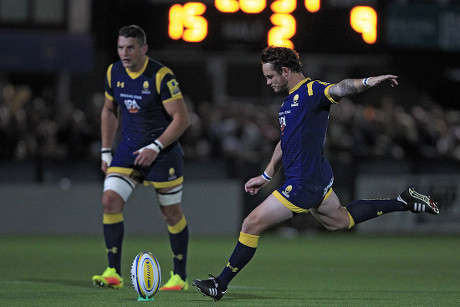 Worcester Warriors Ryan Lamb Kicks Penalty Editorial Stock Photo ...