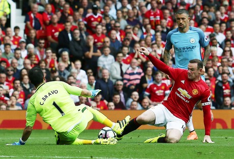 Marouane Fellaini Manchester United Fernando Manchester Editorial Stock ...