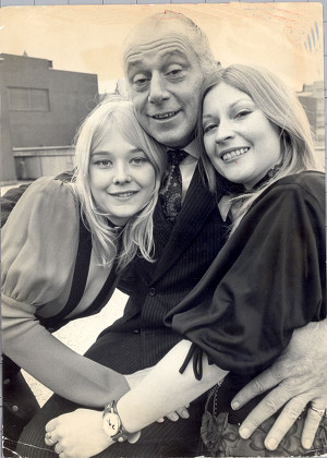 Patrick Cargill His Tv Daughters Natasha Redaktionelles Stockfoto ...