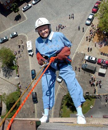 __COUNT__ 92 YEAR OLD GRANDMOTHER DORIS LONG BECOMES A WORLD RECORD ...