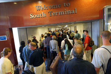 Crowds Gatwick South Terminal Airport Editorial Stock Photo - Stock ...