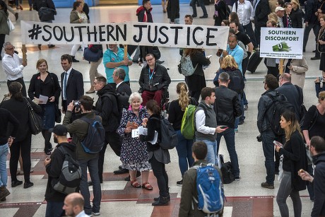Southern Rail protest at Victoria Station, London, UK - 29 Sep 2016 ...