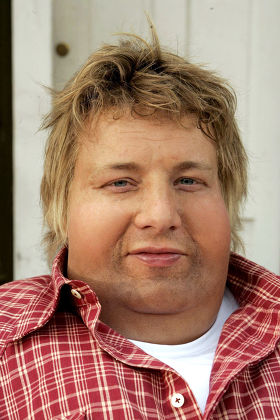 A 'fat' Jamie Oliver promoting his new 'Back to School Dinners' TV ...
