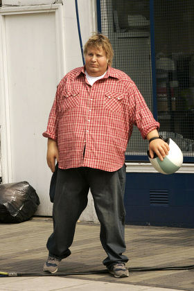 A 'fat' Jamie Oliver promoting his new 'Back to School Dinners' TV ...