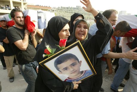 Funeral of the victims of the 'Qana massacre', Qana, Lebanon - 18 Aug ...