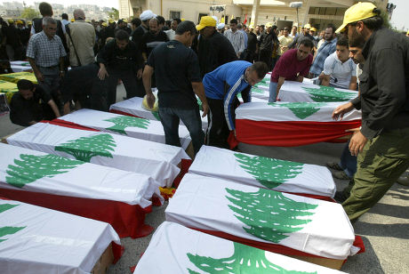 Funeral of the victims of the 'Qana massacre', Qana, Lebanon - 18 Aug ...
