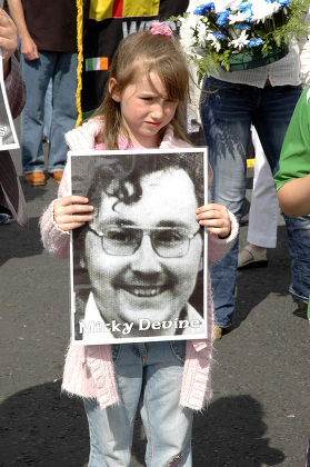 Little Girl Carries Photograph Michael Devine Editorial Stock Photo ...