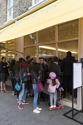 Customers Queue Outside Store Cronuts Sold Editorial Stock Photo ...