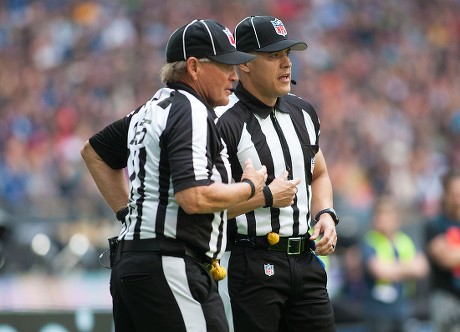 Line Judges Discuss Call Nfl International Editorial Stock Photo ...