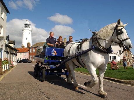 __COUNT__ Chris Orchard delivering barrels of beer to the pubs of ...