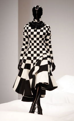 Gareth Pugh show for spring / summer 2007, London Fashion Week, Natural ...