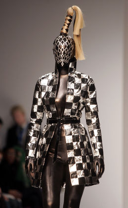 Gareth Pugh show for spring / summer 2007, London Fashion Week, Natural ...