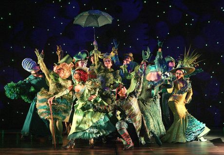 Wicked Idina Menzel Elphaba Helen Dallimore Editorial Stock Photo ...