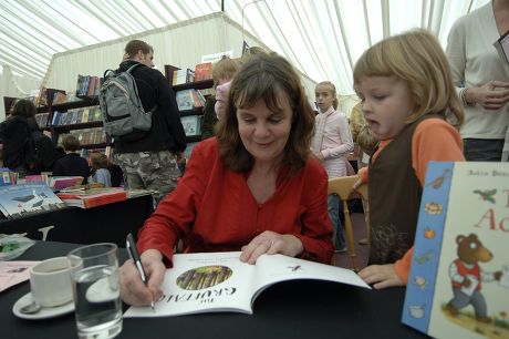 Julia Donaldson Signs Copy Gruffalo Young Editorial Stock Photo - Stock ...