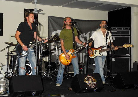 __COUNT__ Luke Purdie and Reculver performing at the Gibson Building ...