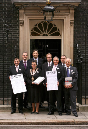 The National Federation of Sub Postmasters deliver a petition to 10 ...