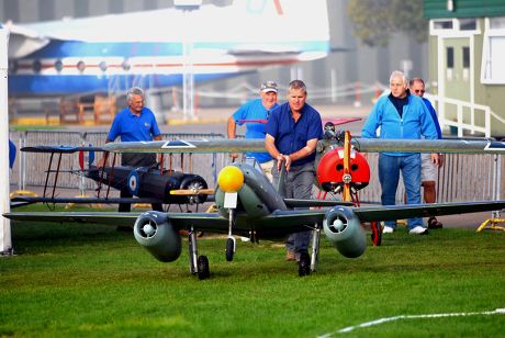 __COUNT__ Giant model aircraft show at RAF Duxford, Britain - 2006 ...