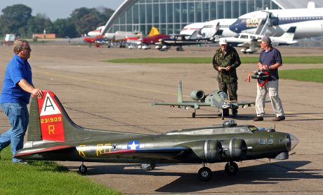 __COUNT__ Giant model aircraft show at RAF Duxford, Britain - 2006 ...