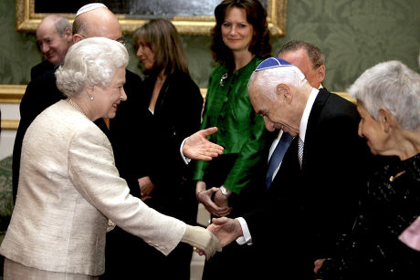 Queen Elizabeth Ii Shaking Hands Guest Editorial Stock Photo - Stock ...