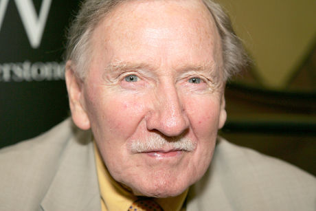 __COUNT__ Leslie Phillips 'Hello' book signing, Waterstones, Guildford ...