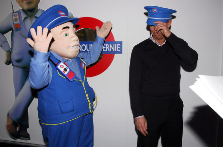 __COUNT__ Gary Lineker and a model of 'Underground Ernie' at the ...