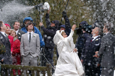 imágenes de Filming of the 'Heartbeat' TV series wedding of Phil ...