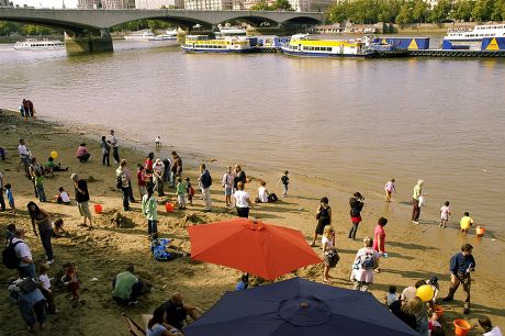 People On River Thames Beach Waterloo Editorial Stock Photo - Stock ...