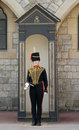 Female Soldier On Guard Duty Windsor Editorial Stock Photo - Stock ...