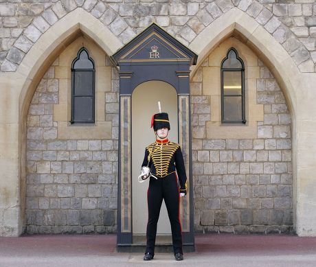 Female Soldier On Guard Duty Windsor Editorial Stock Photo - Stock ...