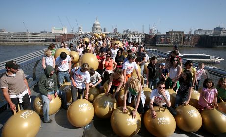 __COUNT__ imágenes de The UKTV Gold Space Hopper Challenge, Millennium ...