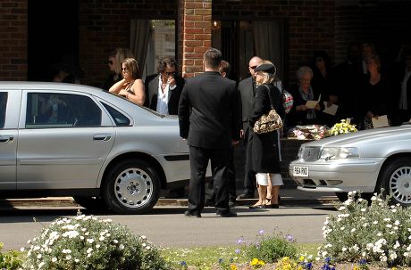 imágenes de Funeral of Keith Richards' mother Doris at Chichester ...