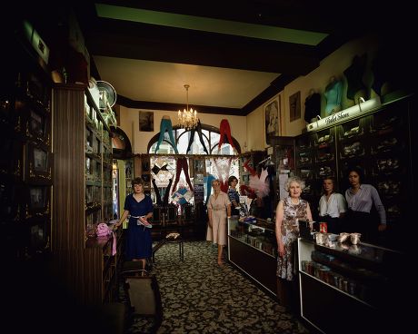 imágenes de 'Shutting Up Shop - The decline of the traditional small ...
