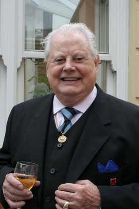 A Blue Plaque unveiling in memory of Alan 'Fluff' Freeman, Brinsworth ...
