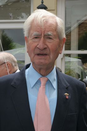 A Blue Plaque unveiling in memory of Alan 'Fluff' Freeman, Brinsworth ...