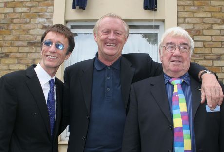 A Blue Plaque unveiling in memory of Alan 'Fluff' Freeman, Brinsworth ...