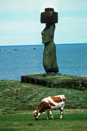Moai Monolith On Easter Island Chile Editorial Stock Photo - Stock ...