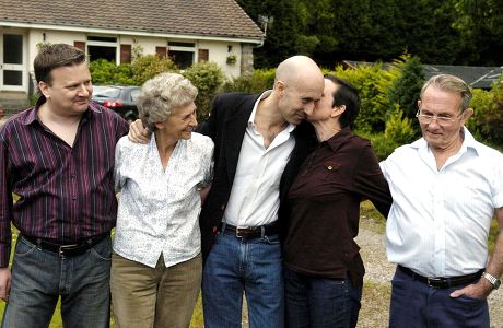 BBC reporter Alan Johnston reunited with his family in Scotland ...