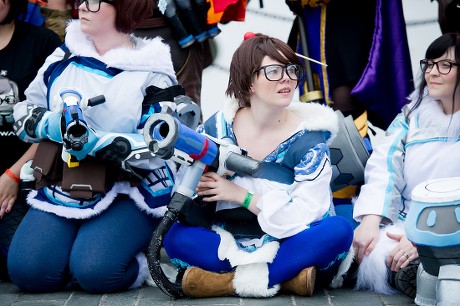 Cosplayers Dressed Character Game Overwatch During Editorial Stock ...