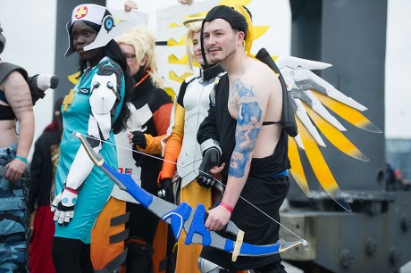 Cosplayers Dressed Character Game Overwatch During Editorial Stock ...