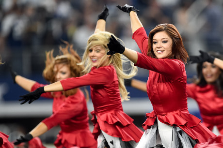Dallas Cowboys Cheerleaders Perform During Halftime Editorial Stock ...